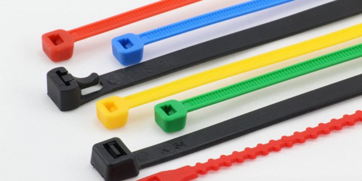 Types de brides : Quels sont-ils, à quoi sert chacun et leurs ...